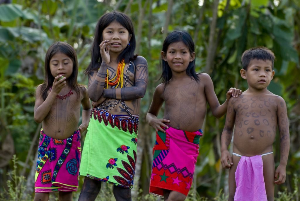 Embera kids in Mogue | Elemento Natural
